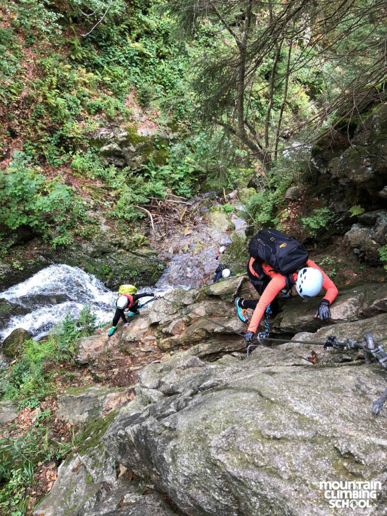 Kurs via ferrata dla początkujących na Słowacji - Mountain Climbing School